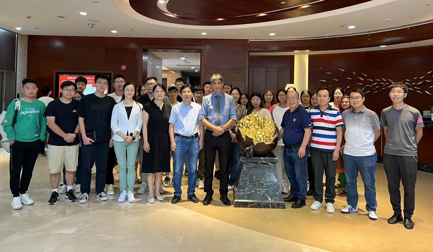 德国海德堡大学A. Stephen K. Hashmi院士应邀访问上海大学并作学术报告-上海大学理学院